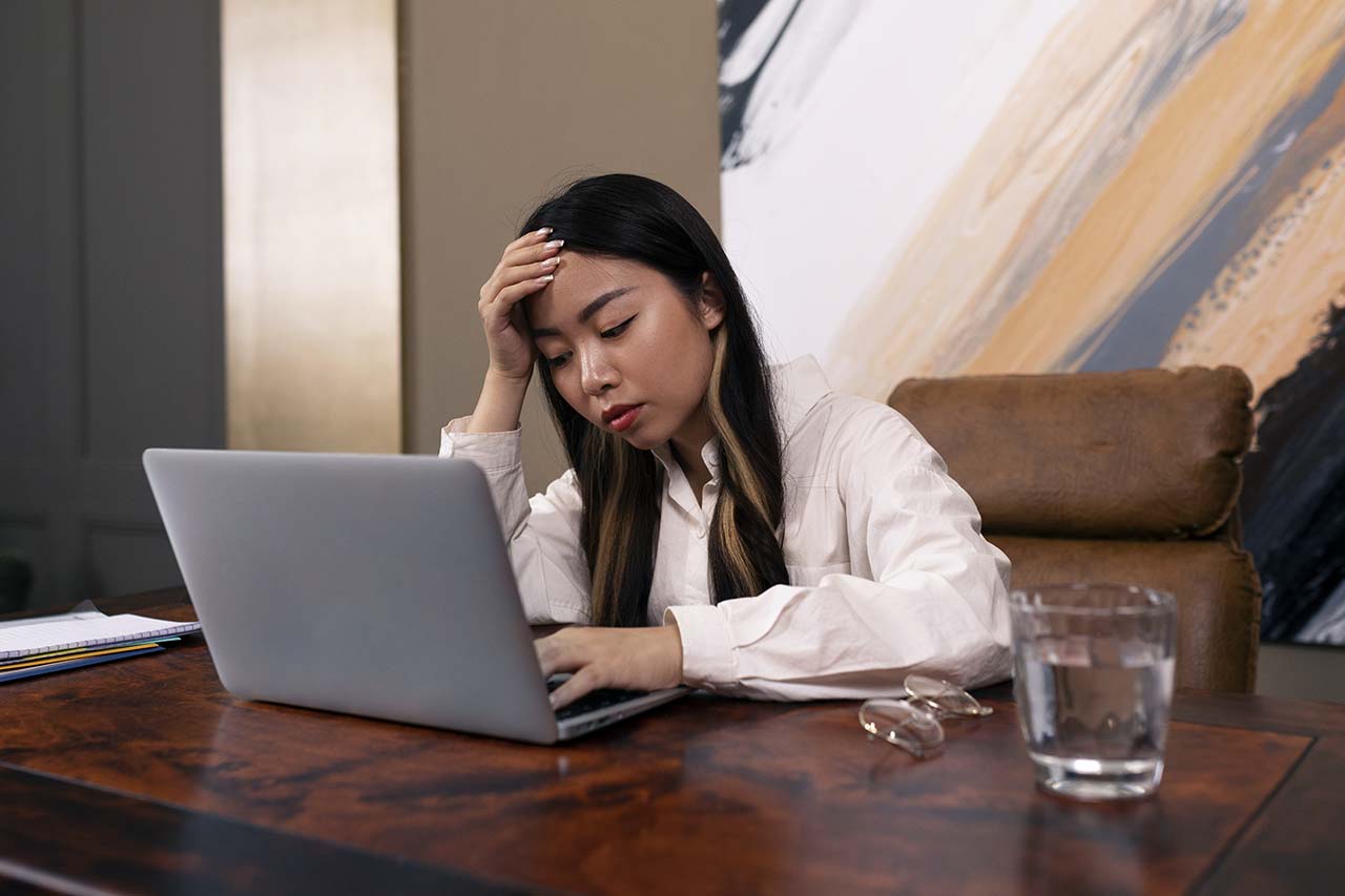 Mengatasi Kelelahan Digital (Digital Fatigue) – The Jakarta Consulting Group (JCG)